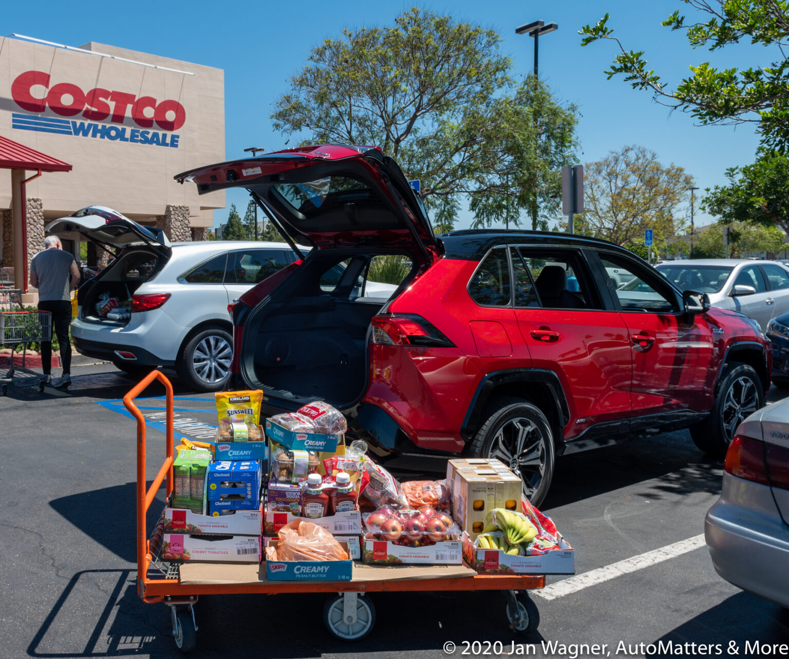 Compact COSCO cart makes hauling luggage to your hotel room easy (plus ...
