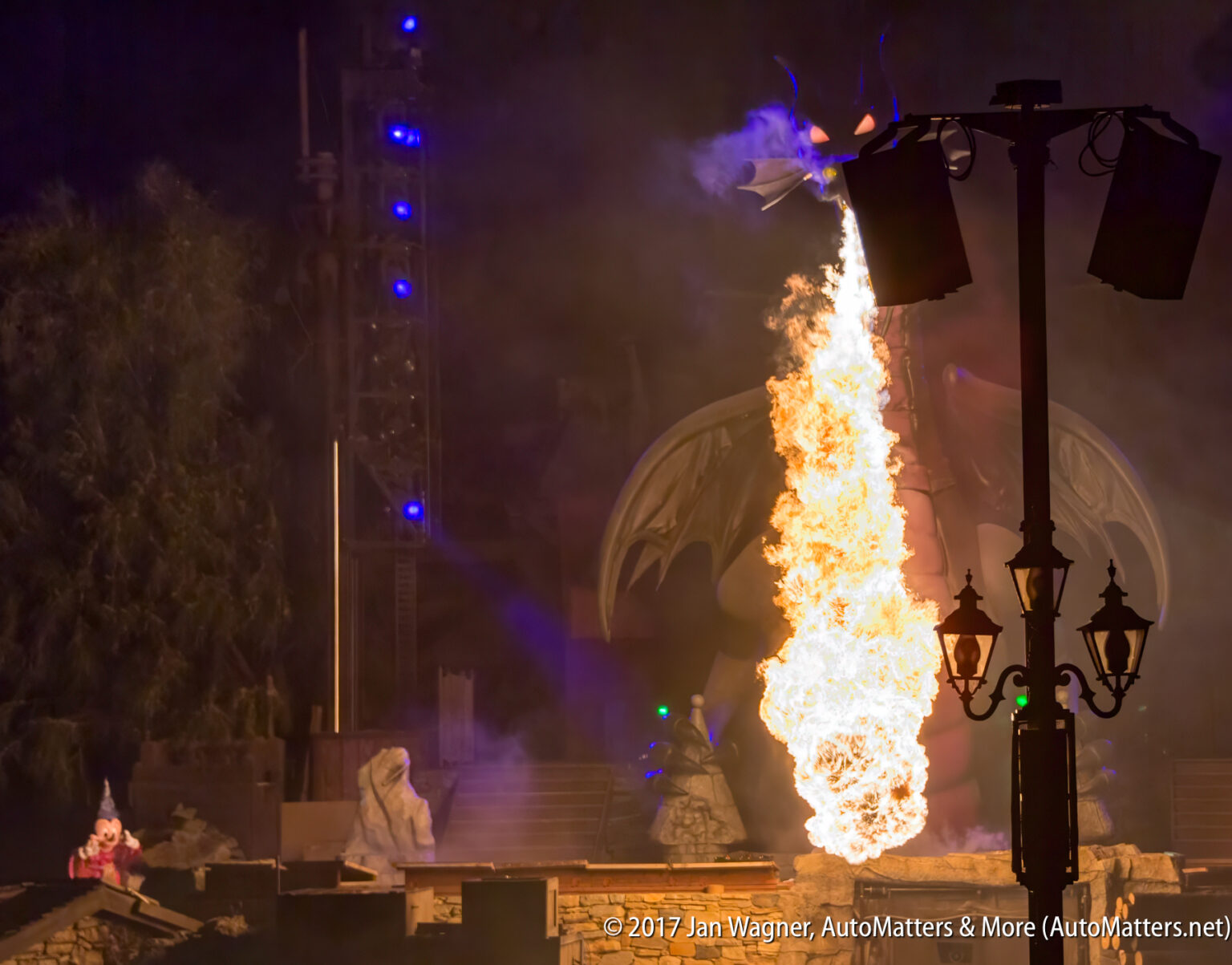 Fantasmic returns to Disneyland — with OPENING NIGHT VIDEO ...