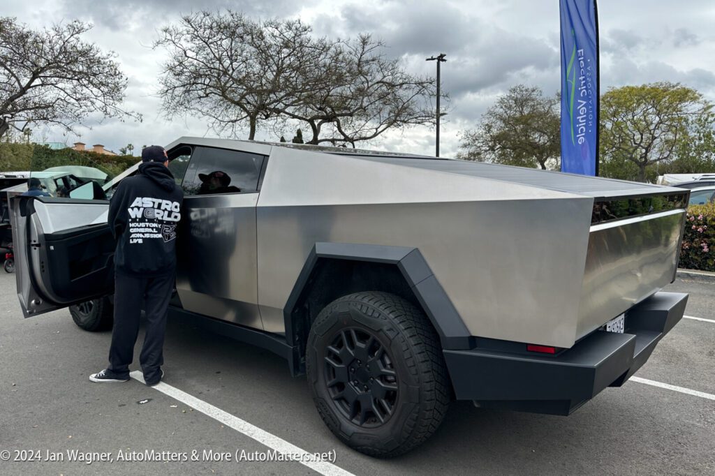 Tesla’s CYBERTRUCK ‘in the wild’ — with VIDEO - AutoMatters & More