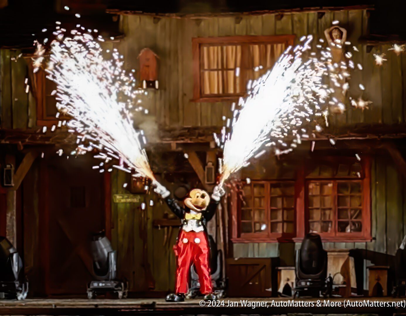 Fantasmic returns to Disneyland — with OPENING NIGHT VIDEO ...